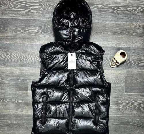 Жилетка Moncler глянцевая с капюшоном (Арт.64630)