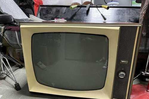 Телевизор винтажный рубин