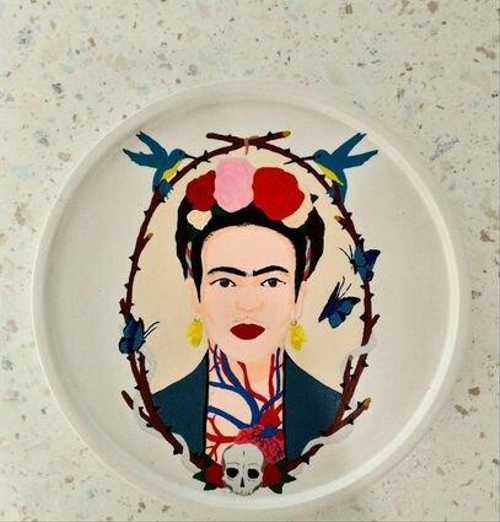 Арт портрет Фрида Кало на декор тарелке