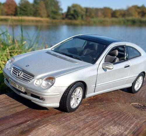 Коллекционная машинка Mercedes Benz C-220 Sportco