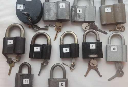 Старинные замки Советских времен с ключами