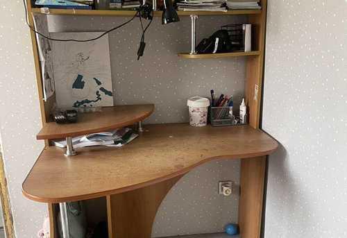 Компьютерный стол со шкафом с полками