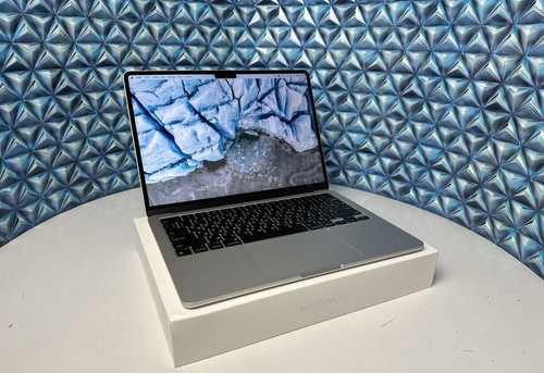 MacBook Air 13 2022 M2 256Gb Silver, отличный