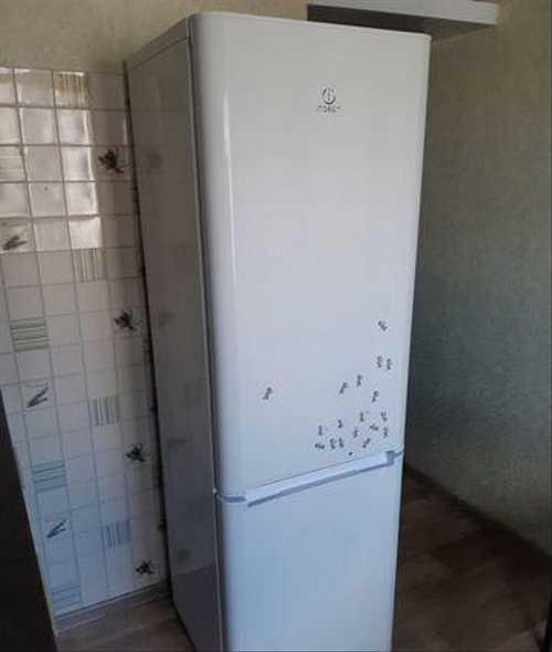 Холодильник б/у Indesit No Frost 185 см