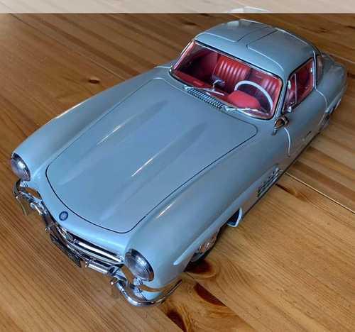 Модель автомобиля Merceds 300 SL в масштабе 1:8