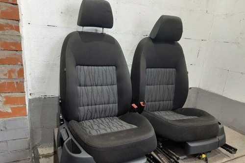 Комплект сидений с подогревом Skoda Octavia A5