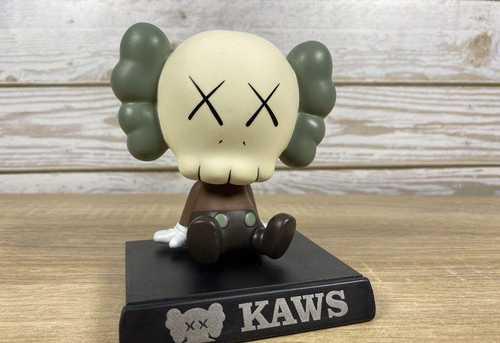 Kaws на пружине 12 см (коллекционная фигурка)