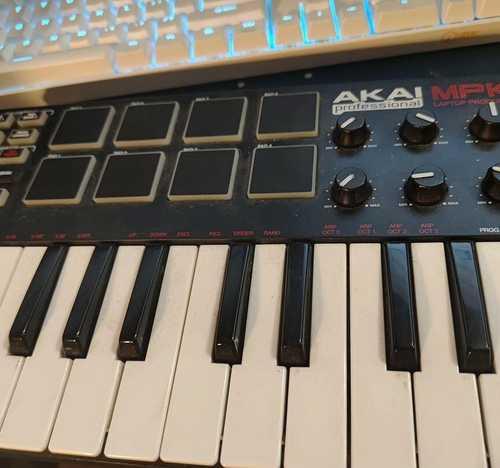 Midi клавиатура akai mpk mini