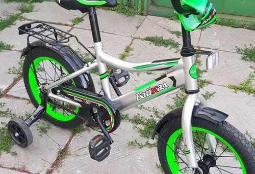 Детский велосипед с дополнительными колёсами.14"