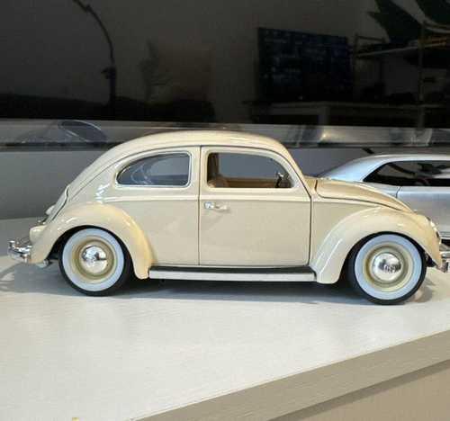 Модель автомобиля 1/18 volkswagen beetle