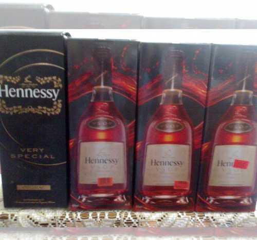 Бутылка из под коньяка Hennessy c коробкой