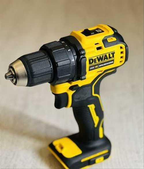 Бесщеточный шуруповерт Dewalt dcd708 65Нм