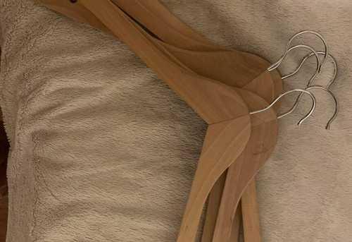 Вешалки для одежды дерево