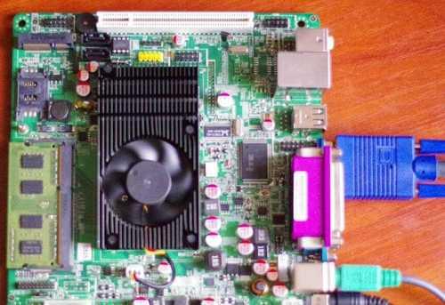 Материнка Mini-ITX с " Intel Atom D525 " и RAM 1Gb