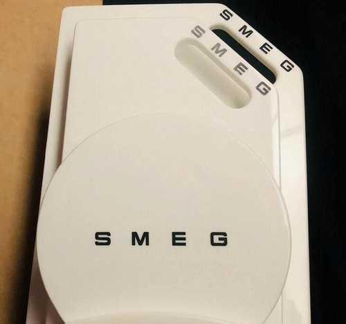 Элегантные разделочные доски Smeg из керамики