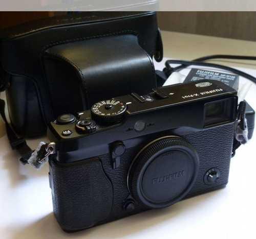 Продам Fujifilm X-Pro1 + 2 аккума + кожаный чехол