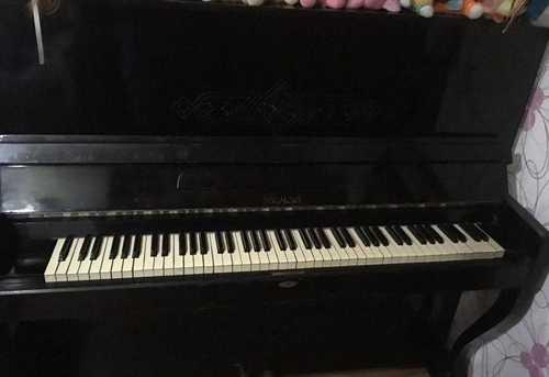 Пианино "Сибирь",черного цвета лакированное