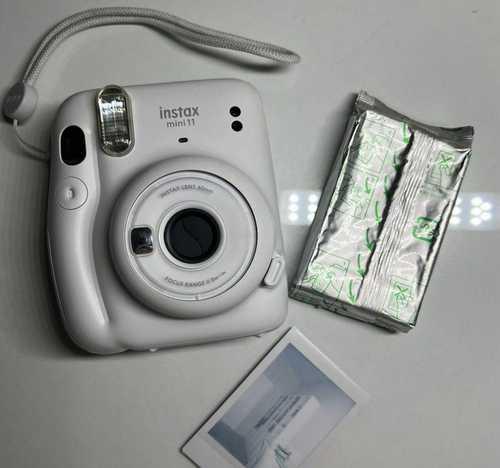 Пленочный фотоаппарат instax mini 11