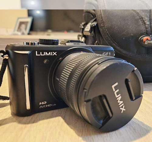 Panasonic Lumix gf1 kit 14-45  Lowepro