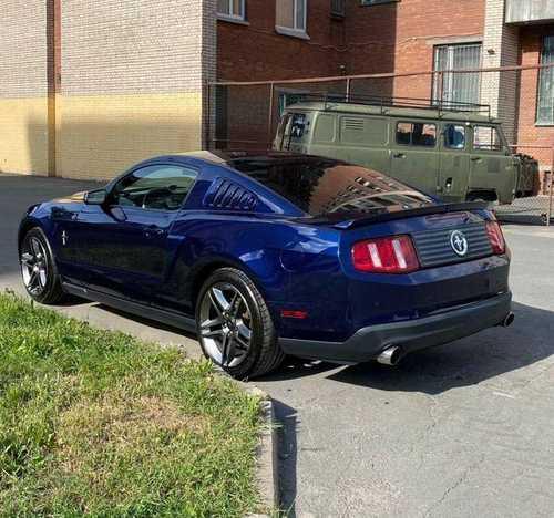 Задний бампер ford mustang 2010-2012