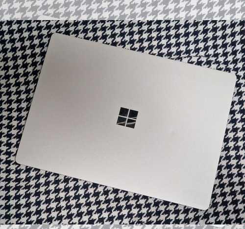 Microsoft surface Laptop 2 1769 i5-8350U 16/256