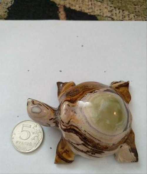 Фигурка черепахи из камня