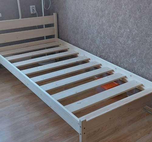 Кровать односпальная из массива
