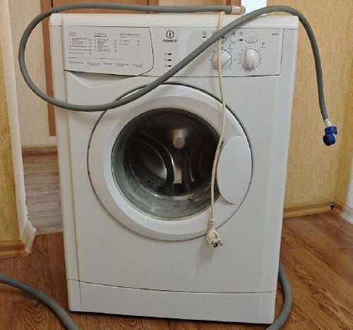 Стиральная машина Indesit wisn82