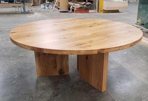 Круглый стол из массива дуба