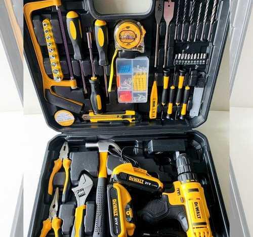 Шуруповерт Dewalt с большим набором инструментов