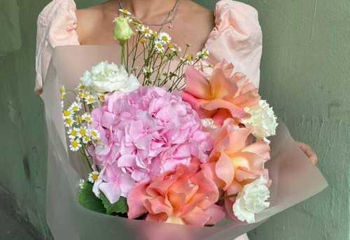 Букет цветов Гортензия Гвоздика Роза
