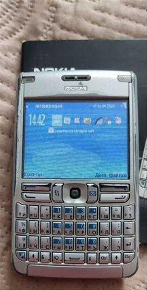 Телефон Nokia E61