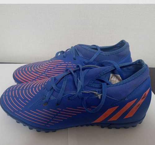 Футбольные бутсы adidas predator