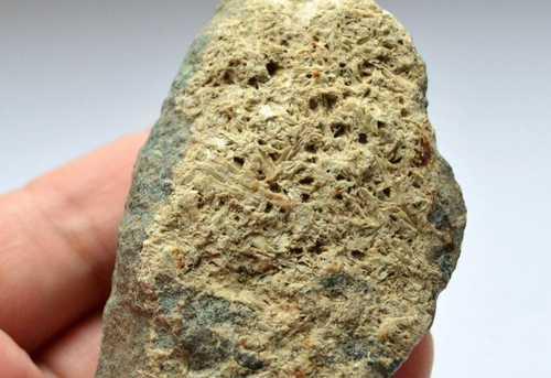 Камень Диопсид, щетка кристаллов 63*44*30 мм