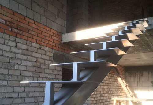 Металлокаркас лестницы на монокосоуре в коттедж