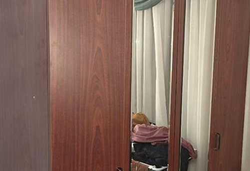 Шкаф распашной бу с зеркалом красное дерево