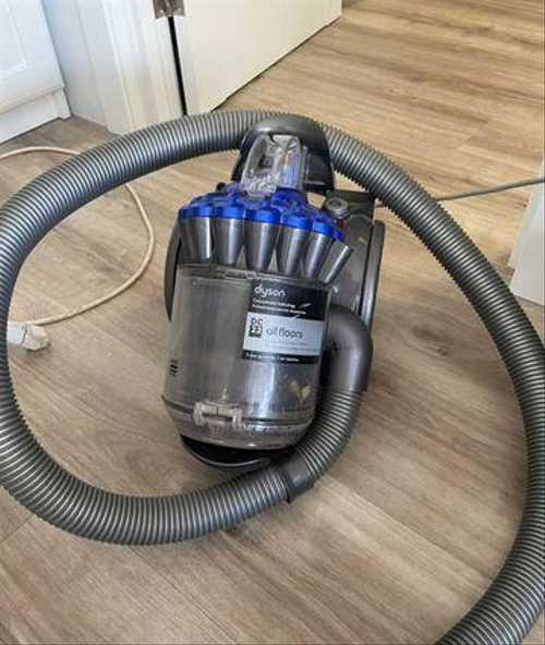 Пылесос Dyson DC22