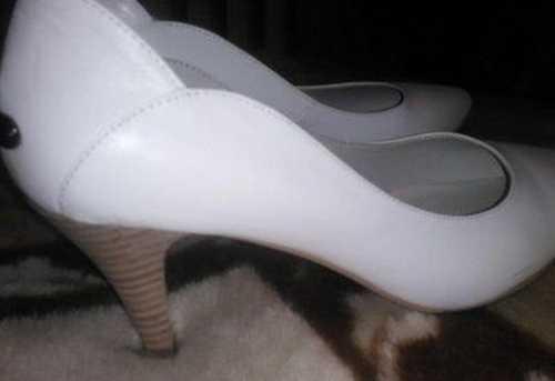 Туфли женские 38 размер белые