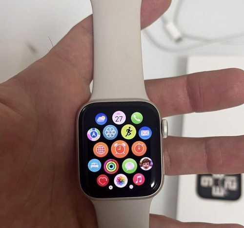 Apple Watch SE 40 mm Starlinght