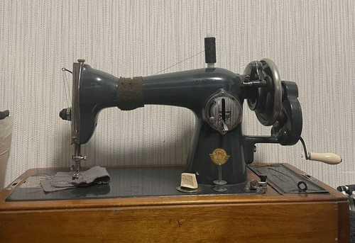 Советская ручная швейная машинка пмз «Калинина»