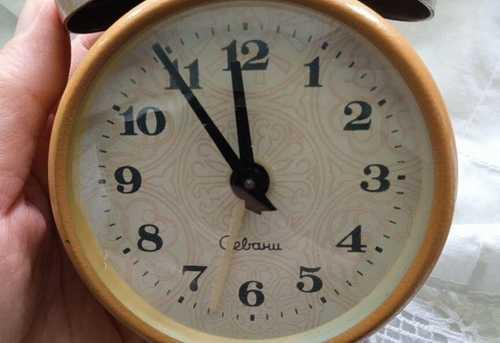 Часы будильник СССР Севани редкий