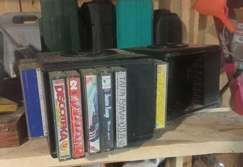 Подставка для аудиокассет с кассетами