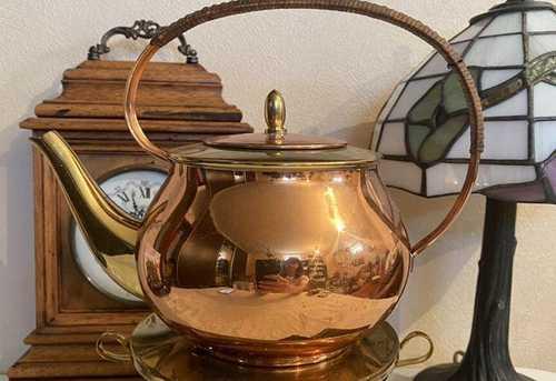 Винтажный медный чайник на мармите. Голландия