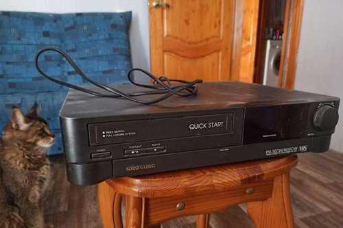 Video cassette recorder