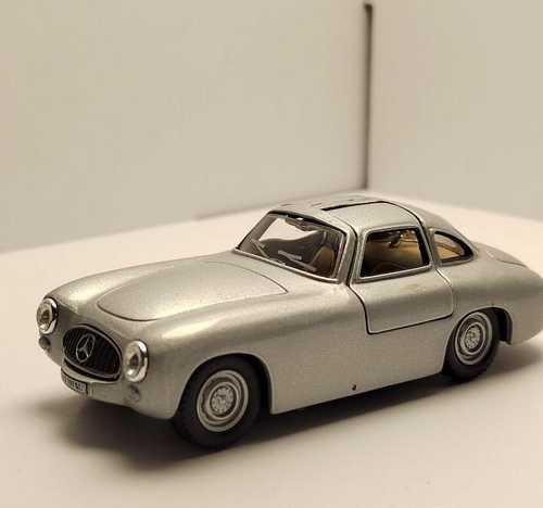 Mercedes Benz 300 SL Gullwing Coupe Cararama 1/43