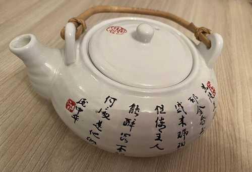 Заварочный чайник с иероглифами