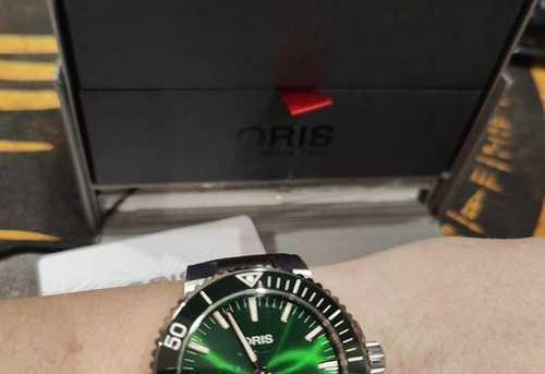 Часы oris aquis date green 43мм