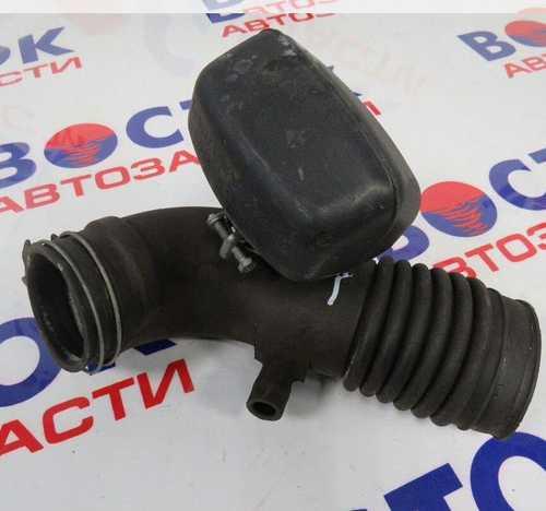 Патрубок воздушного фильтра toyota mark II JZX110 1JZ-FSE