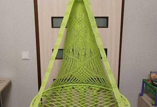 Подвесное плетенное кресло