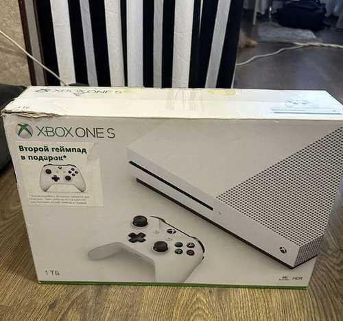 Xbox one s 2 геймпада 1tb